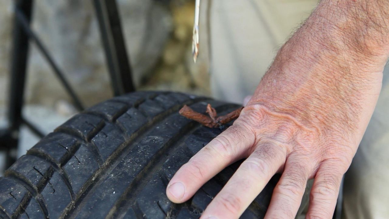 Solución rápida: Descubre cómo arreglar un pinchazo de coche sin ...
