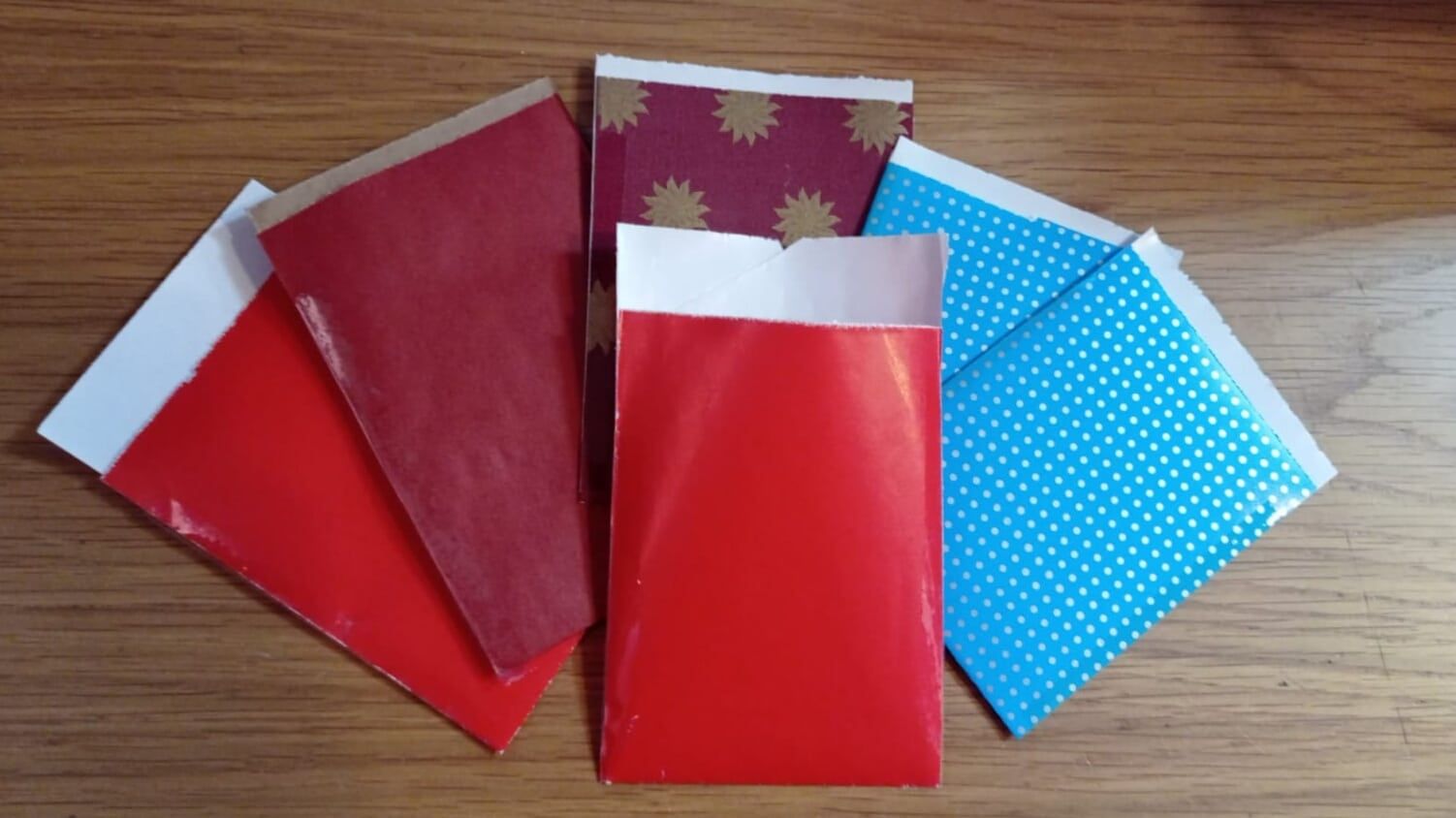 ¡Aprende paso a paso cómo hacer sobres con papel de regalo y sorprende ...